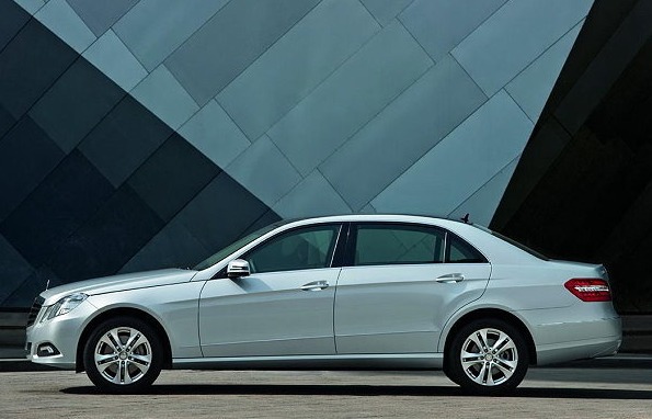 奔驰E400L报价及图片 3.0L动力长轴混动配置豪华_北京时间