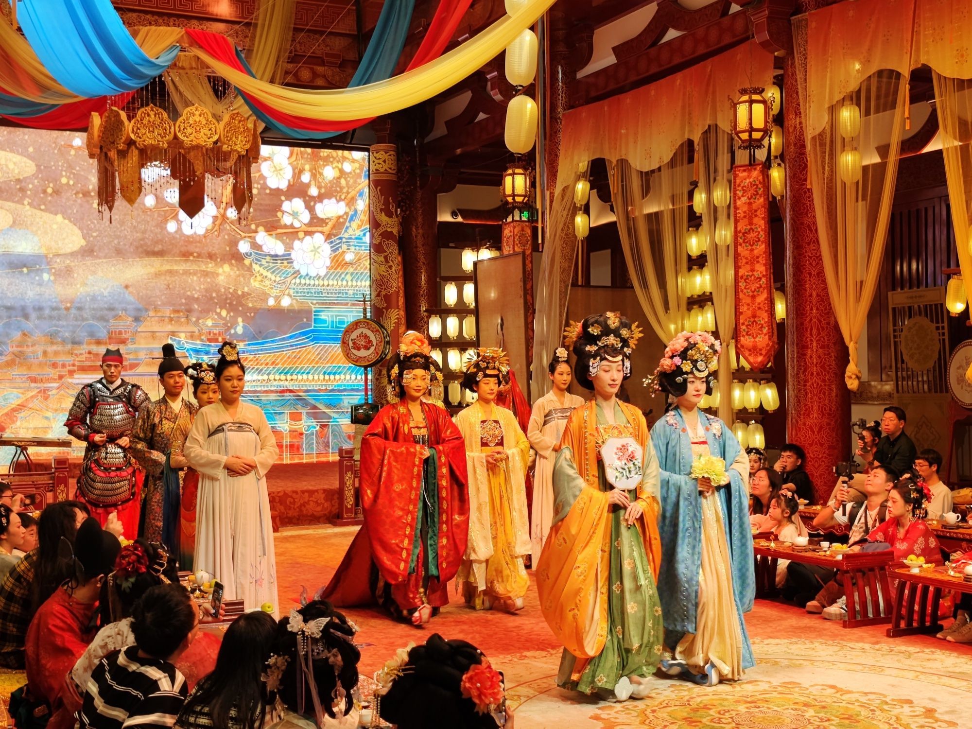 汉服热带火“国潮风”_北京时间