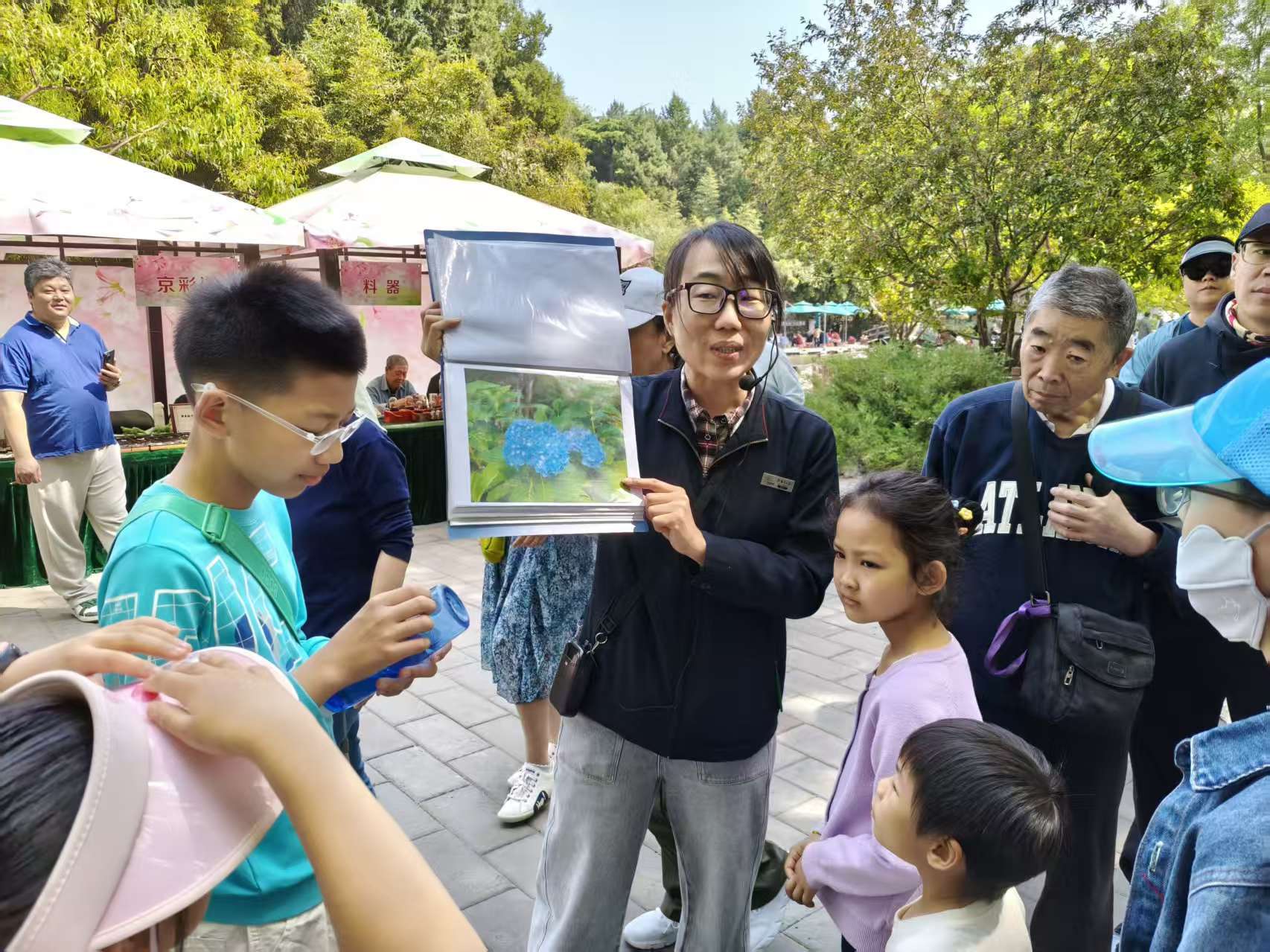 北京市属公园景色正好，假期第四天迎客76万余人次_北京时间